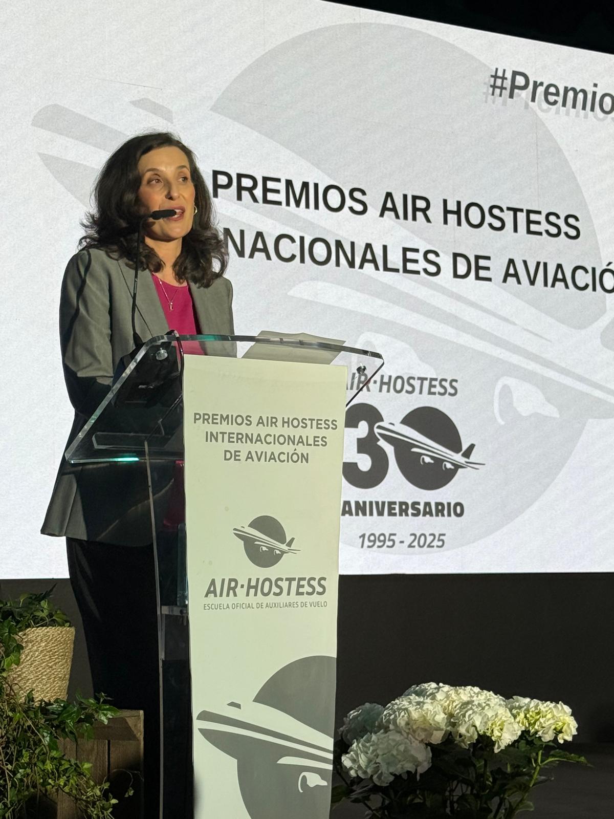 The Air-Hostess Awards present ENAIRE the Business Quality Award - CANSO